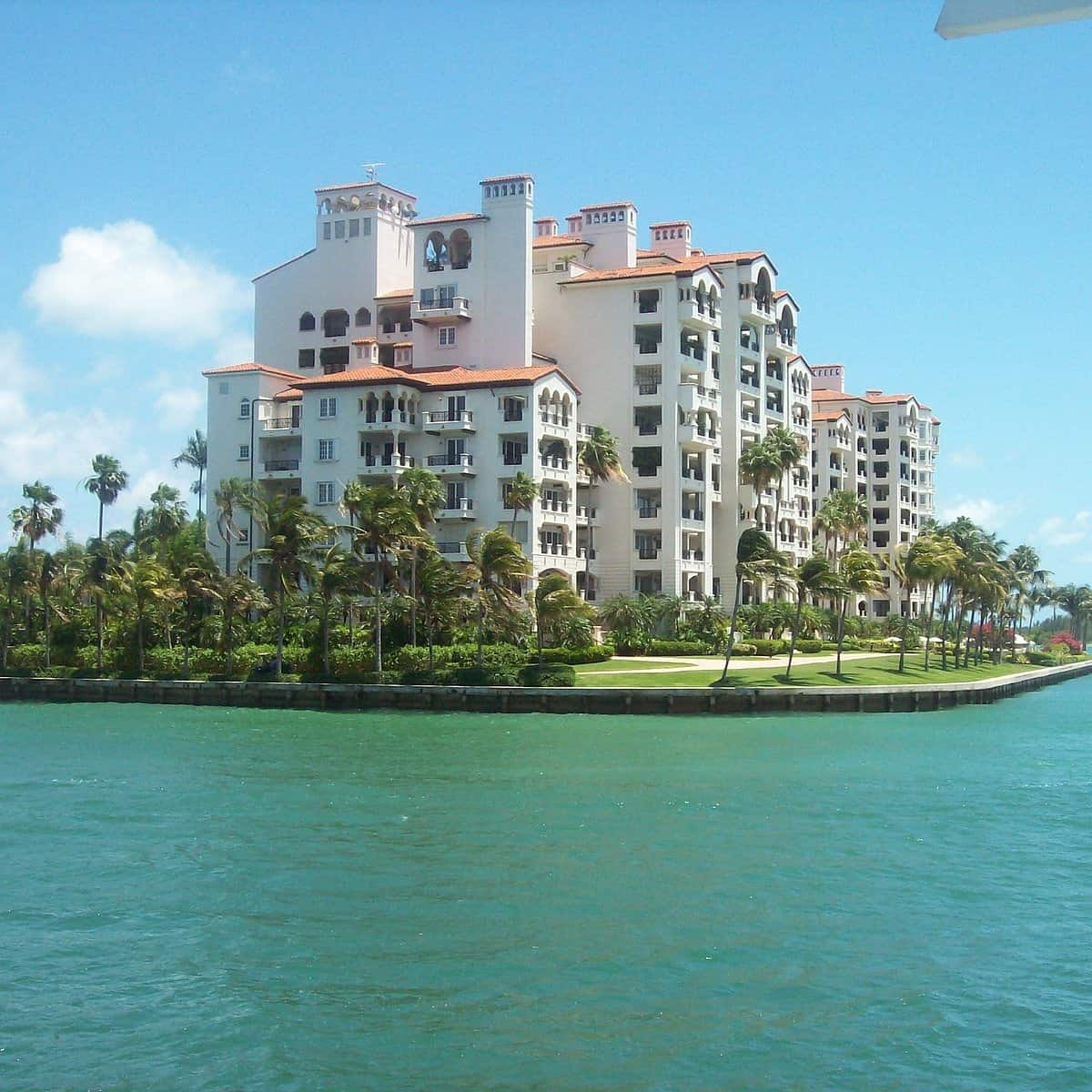 10 Richest Neighborhoods in Miami - Rarest.org
